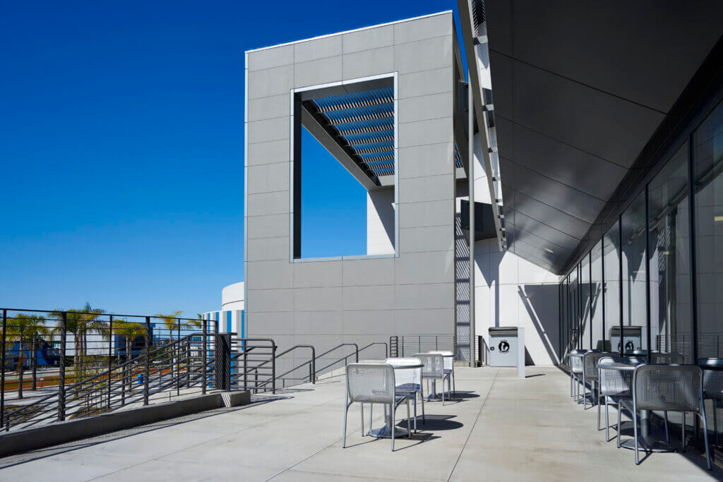 LASC Cox Building - BuildLACCD